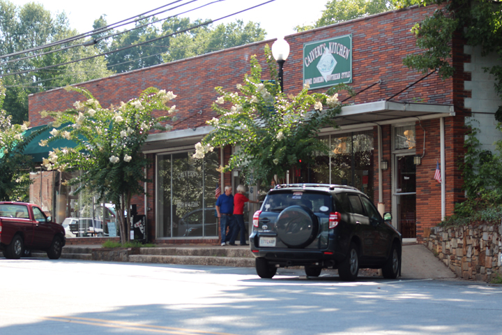 Calvert’s Kitchen celebrates 13 years | The Tryon Daily Bulletin