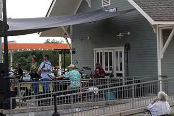 Downtown Landrum packed for Hogback Mountain Day - The Tryon Daily ...