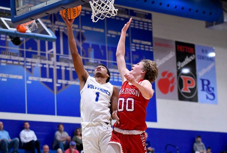 Wolverines snap losing streak, subdue Patriots | The Tryon Daily Bulletin